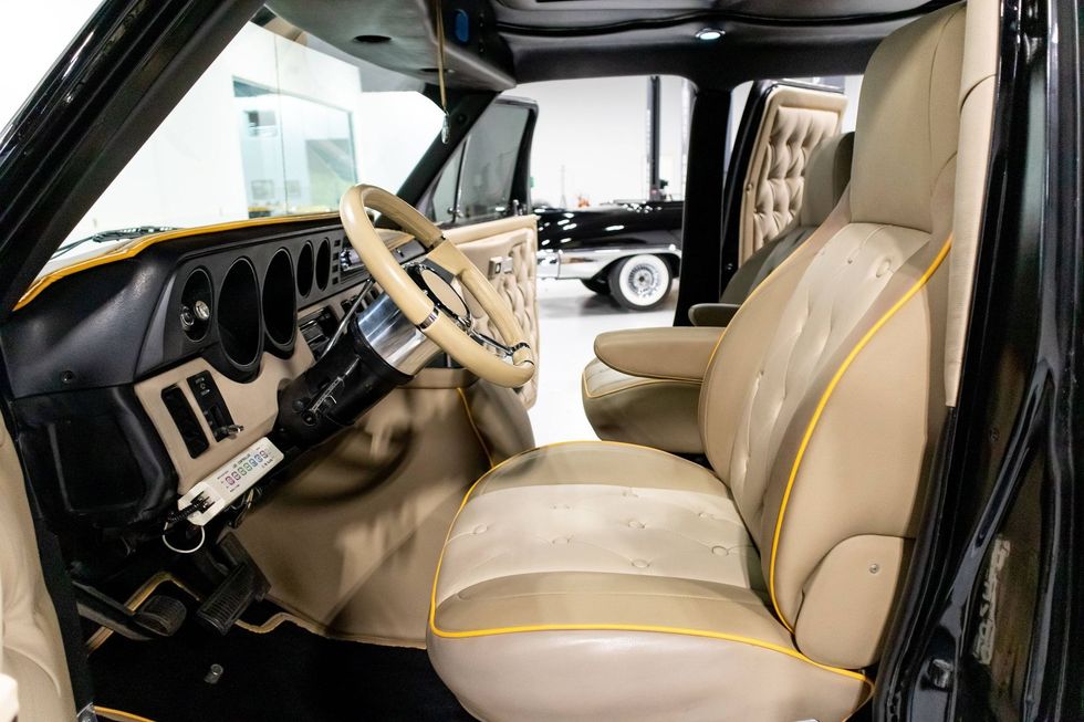 Find of the Day: This Fire-Breathing Custom 1980 Dodge Van is a VIP ...