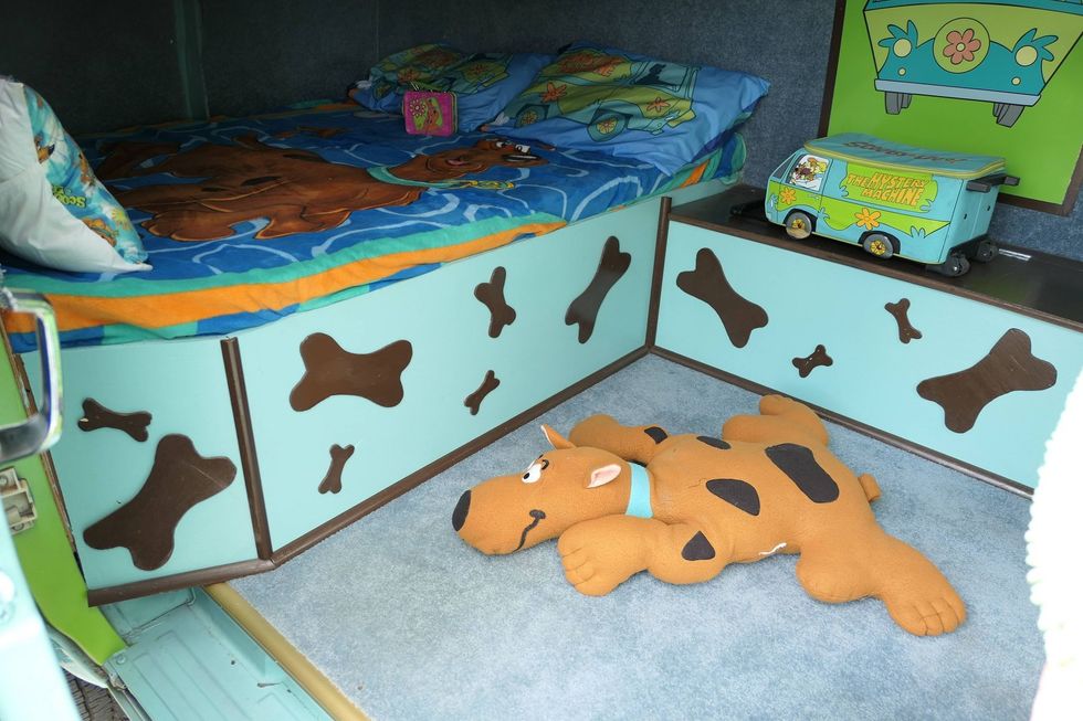 Find of the Day: Jinkies! This Scooby Doo Mystery Machine Replica is ...