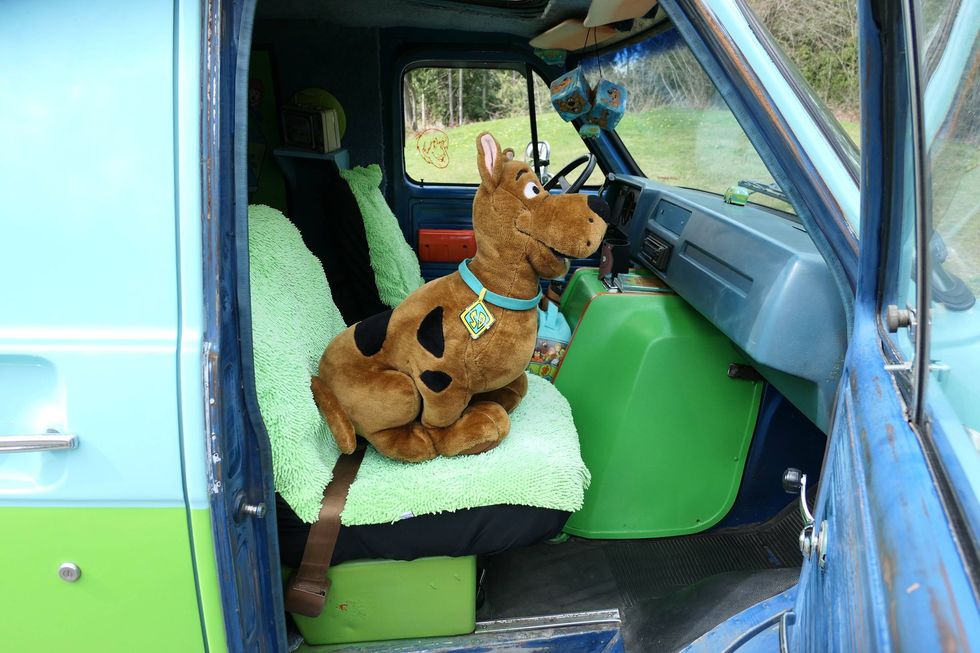Find of the Day: Jinkies! This Scooby Doo Mystery Machine Replica is ...