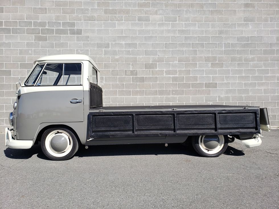 Find of the Day: This Custom 1965 Volkswagen Type 2 Boasts Extra ...