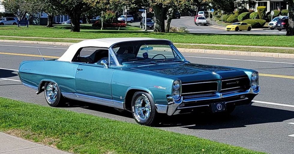 Find of the Day: This 409 V8-Powered Pontiac Parisienne Custom Sport is ...