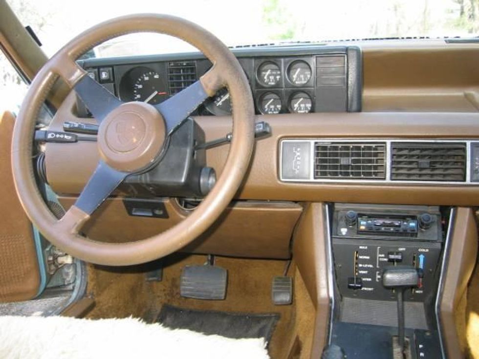 Anybody recognize this logo? : r/whatisthiscar