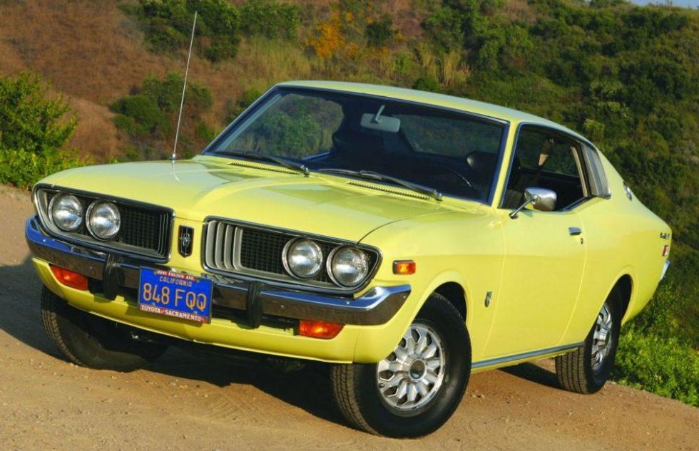 A Rare Blend of Luxury and Economy - 1972-1976 Toyota Corona MK II ...