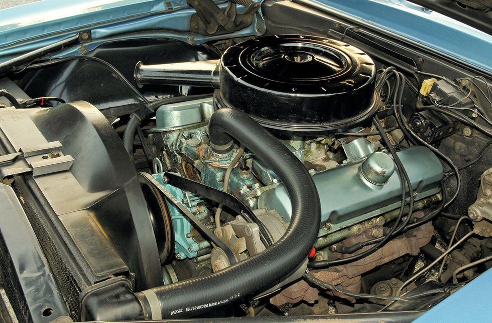 The two-barrel V-8 in the Pontiac Firebird 326 balances power and ...