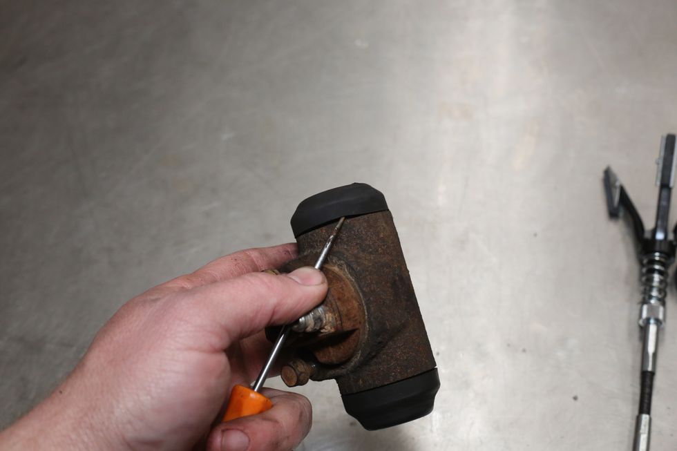 How To Rebuild A Drum Brake Wheel Cylinder - Hemmings